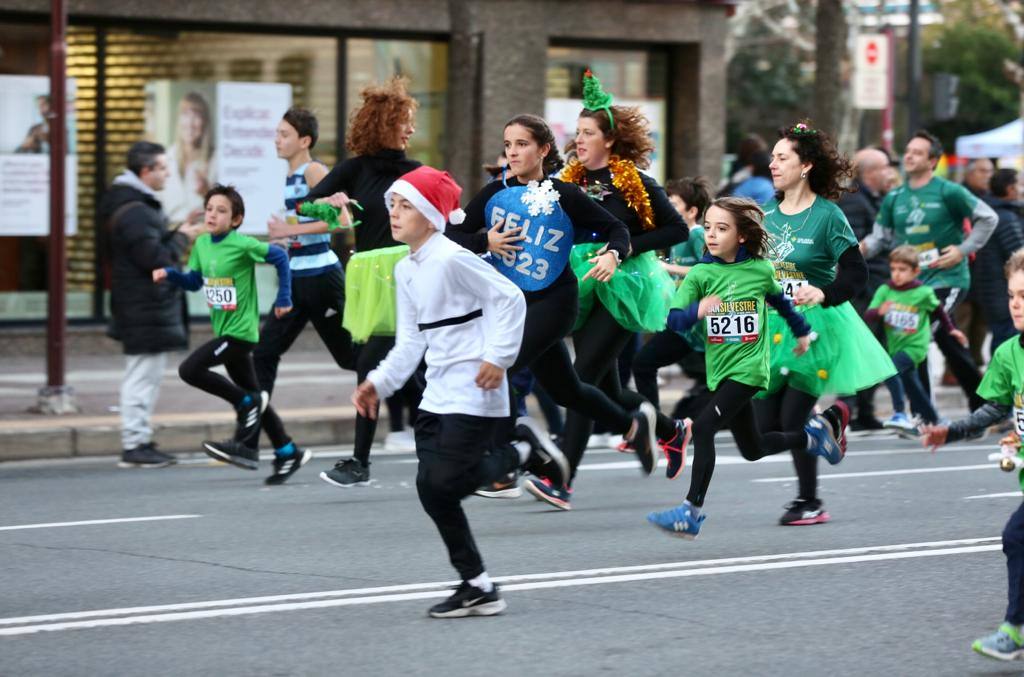Fotos: Disfraces y buen humor para la mini San Silvestre en Logroño | La Rioja